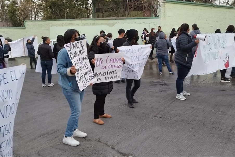 La Jornada Alumnas Acusan A Maestro Del Cbt De Ecatepec Por Acoso Sexual