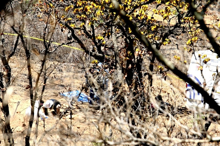 La Jornada - Buscadoras hallan 27 bolsas con restos humanos en Tlajomulco, Jalisco