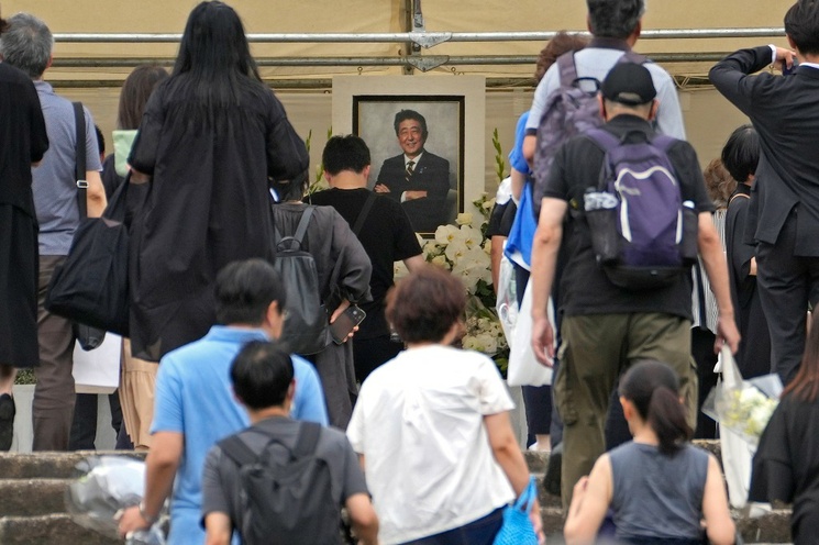 La Jornada - Conmemoran en Japón primer aniversario del asesinato de Shinzo Abe