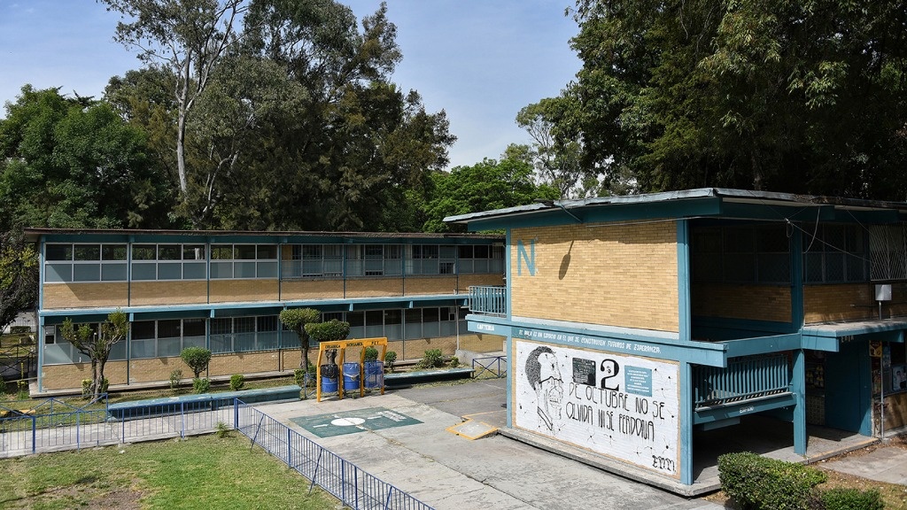 La Jornada - Encapuchados 'toman' instalaciones del CCH Azcapotzalco La Jornada - Encapuchados 'toman' instalaciones del CCH Azcapotzalco