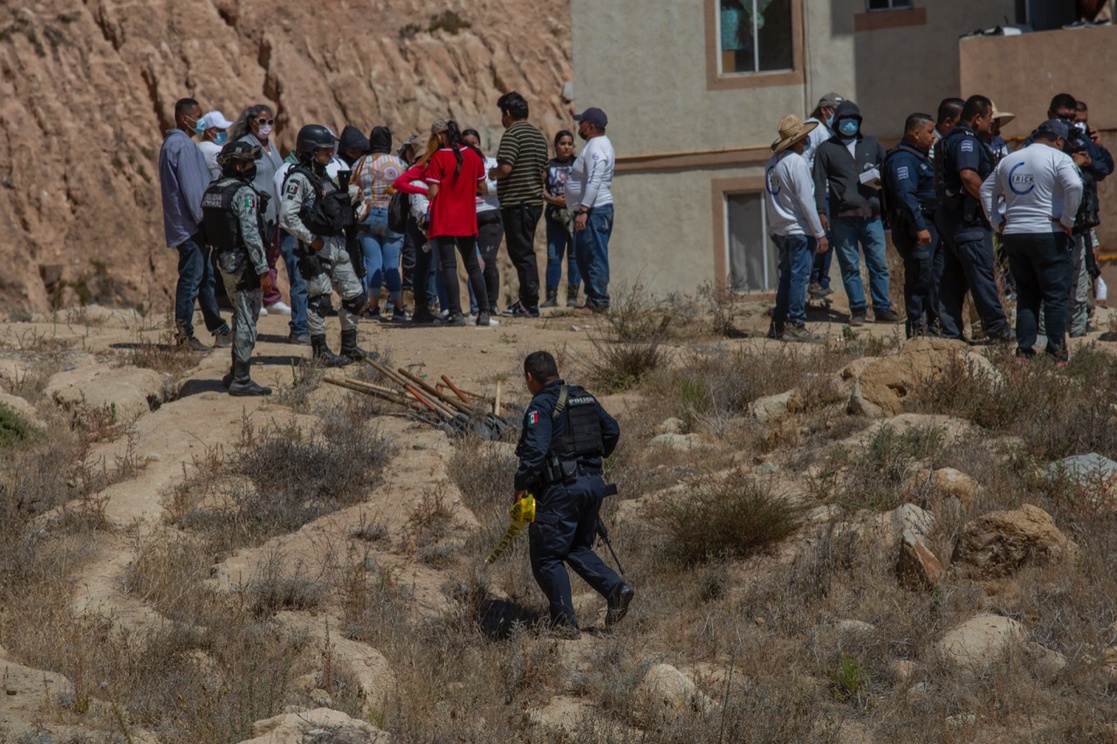 La Jornada - Hallan ocho cuerpos en fosa clandestina de Tijuana
