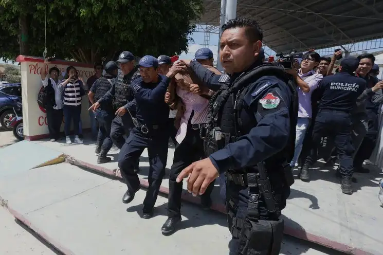 La Jornada Oaxaca Alumnas Del Cobao Señalan A Profesor Por Acoso Sexual