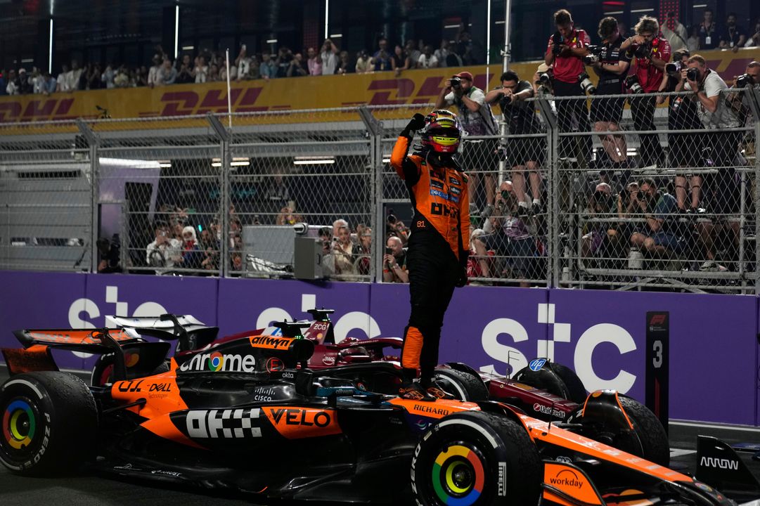 La Jornada - Oscar Piastri gana el GP de Arabia Saudita y es líder del campeonato de F1