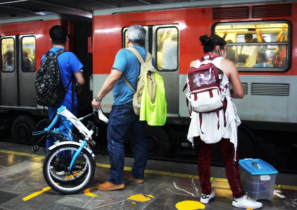 La Jornada - Tras dos horas reanudan servicio en Línea 7 del Metro La Jornada - Tras dos horas reanudan servicio en Línea 7 del Metro
